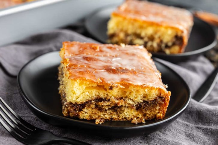 Honey Bun Cake Recipe: Easy Cinnamon Swirl Cake with Vanilla Glaze ...